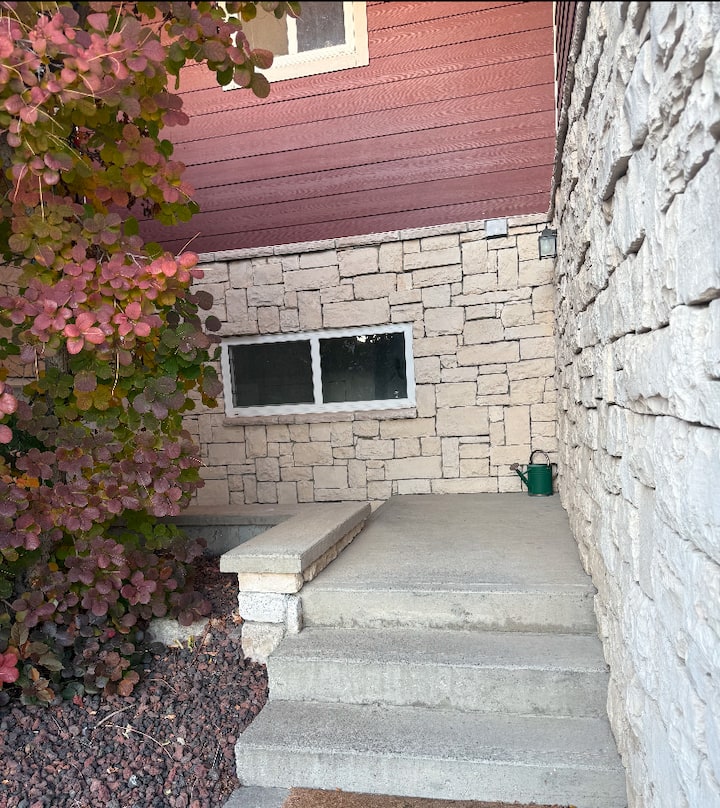 Stay And Play At The Green Watering Can. - Kamloops