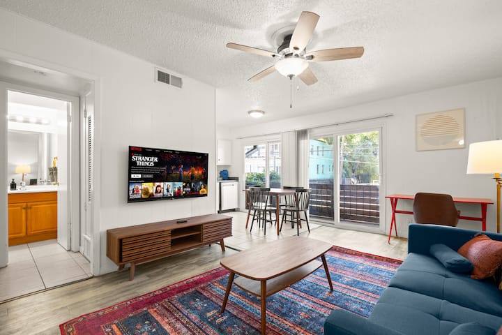 Quiet King Suite | Walk To Ut | Reserved Parking - Austin