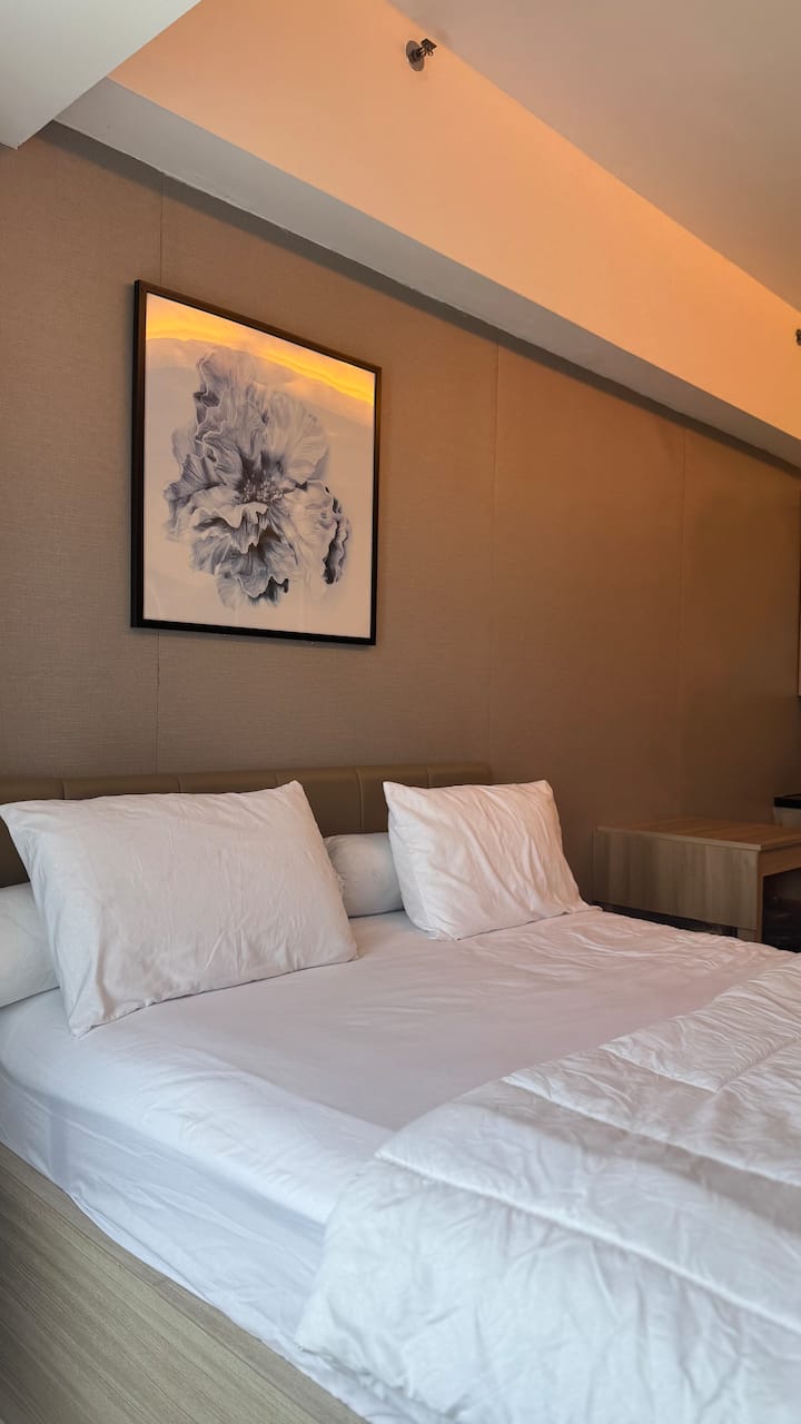 Studio 16 @Anderson Wifi + Netflix + Sliding Bed - Surabaya