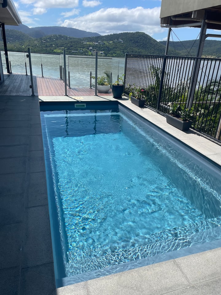 Whitsunday Views - 2 Bedrooms - Includes Breakfast - Airlie Beach