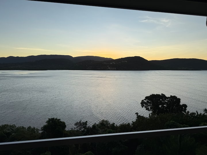 Whitsunday Views - 2 Bedrooms - Includes Breakfast - Airlie Beach