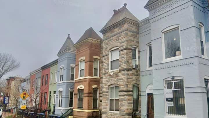 2 Miles To Downtown Large 3 Bdm Apt 2 Balconies - Hyattsville, MD