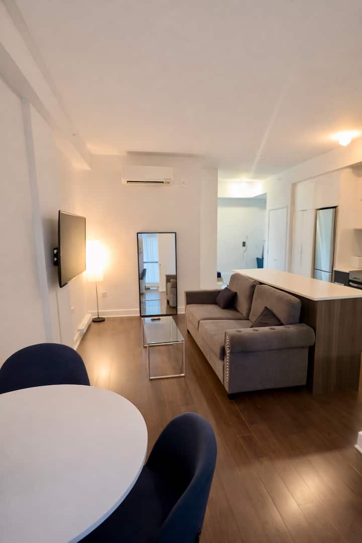 Bright Modern Condo In The Heart Of Downtown - Montreal