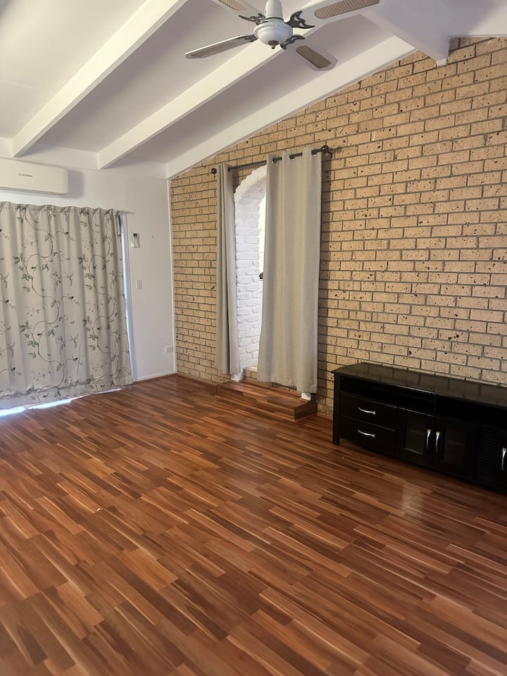 A Luxurious And Classic Ensuite - Logan City