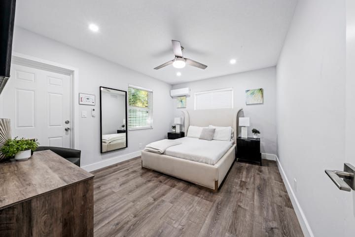 Beachside Getaway-no Car Needed! - Pompano Beach