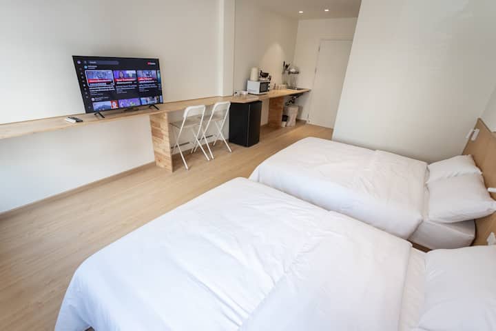 (D401) 2 Beds For 2-4 Guests+kitchen 1min To Bts - Bangkok
