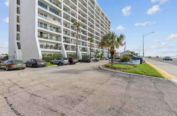 Panoramic Ocean View Condo - Galveston, TX