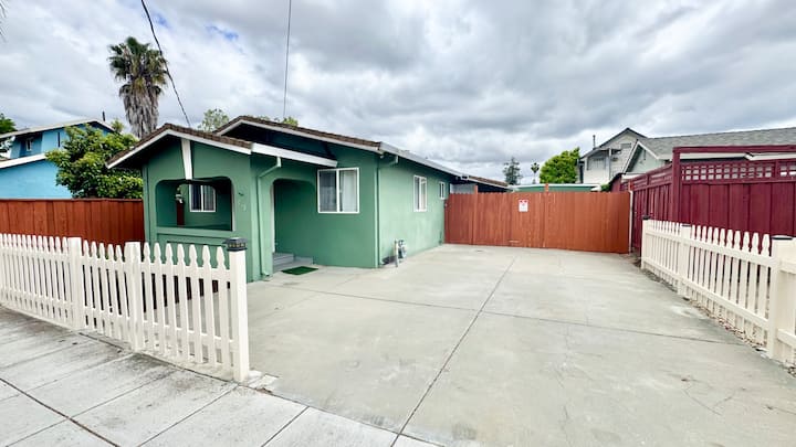 Cozy 2br Bungalow | Garden Vibes In Downtown Sj - San Jose, CA