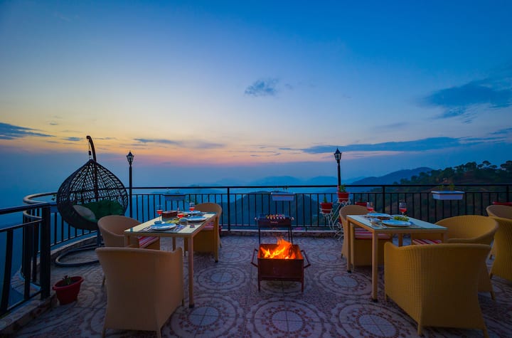 6-bhk Mountain Escape W/ Game Lounge & Open Dining - Kasauli