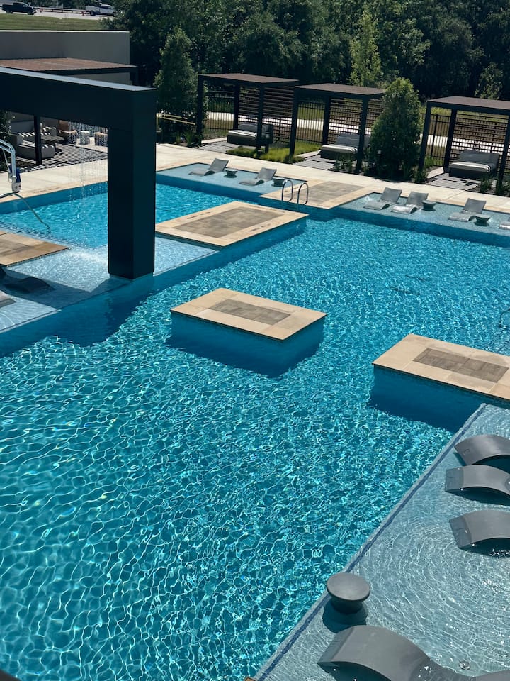 Vibrant 2br W/ Pool + Game Room Near Q2 Stadium - Austin