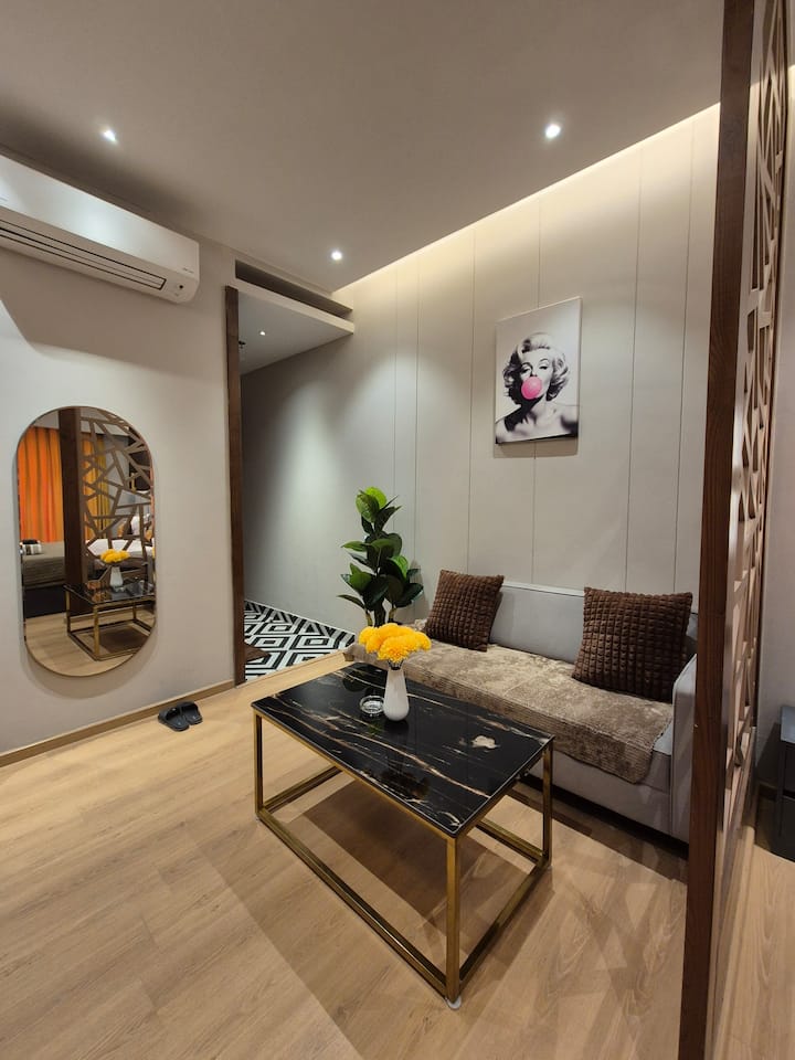 Studio Apartment In Gaur City | 12pm - 6pm - Noida