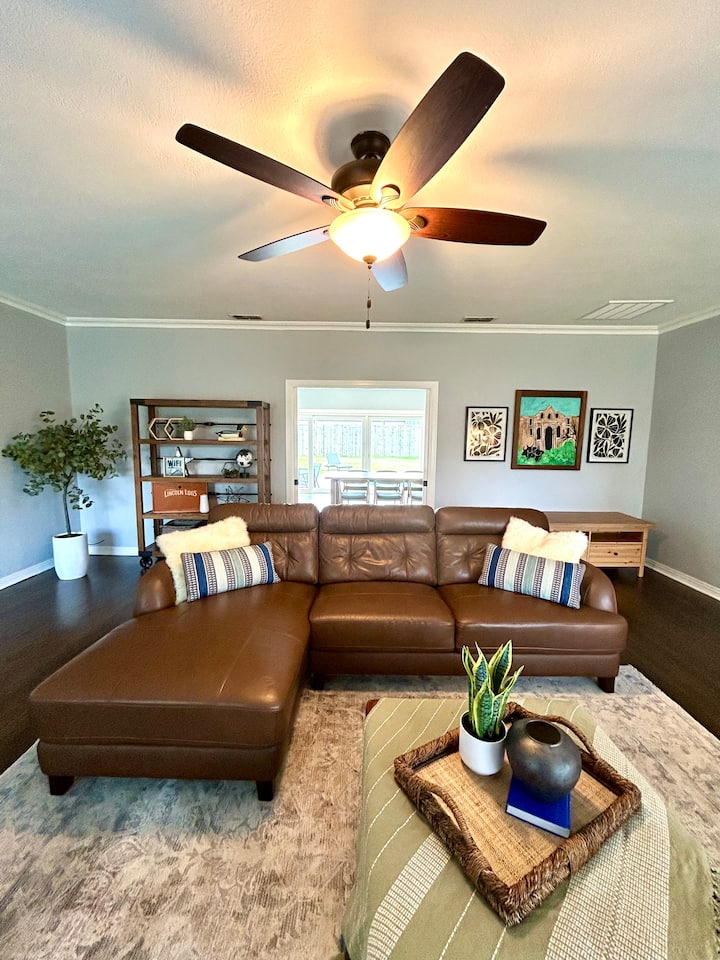 Beautiful 3/3 Home W/ Pool Near Downtown Tyler - Tyler, TX
