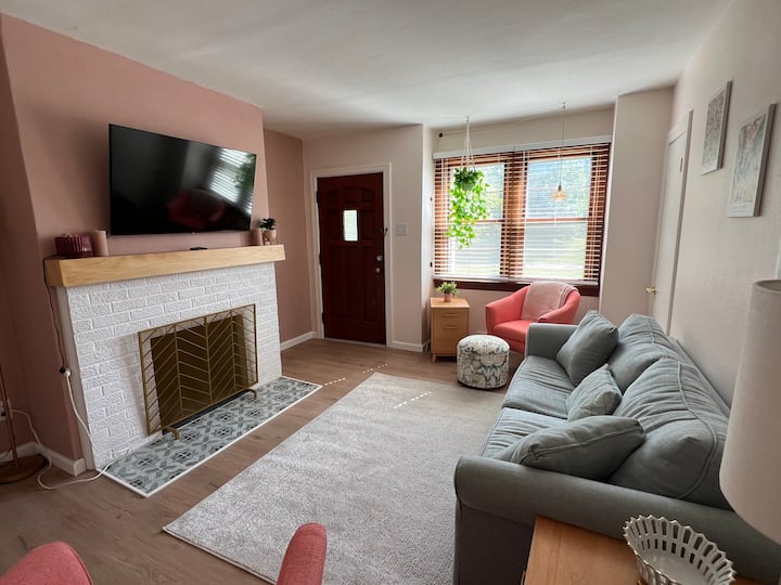 Belleville Bungalow - Belleville, IL