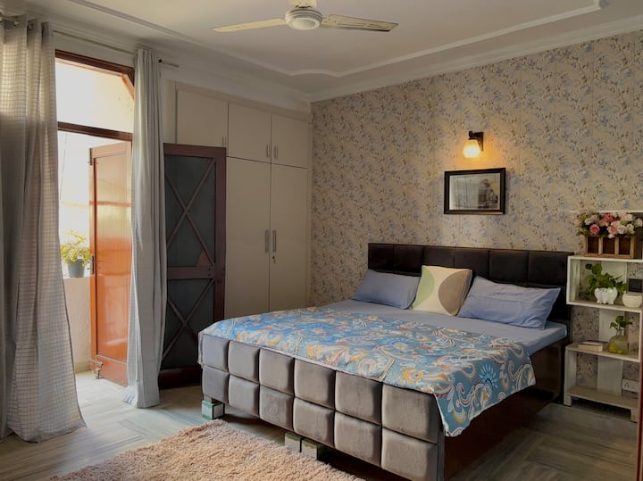 Light-filled Room In 3bhk - New Delhi