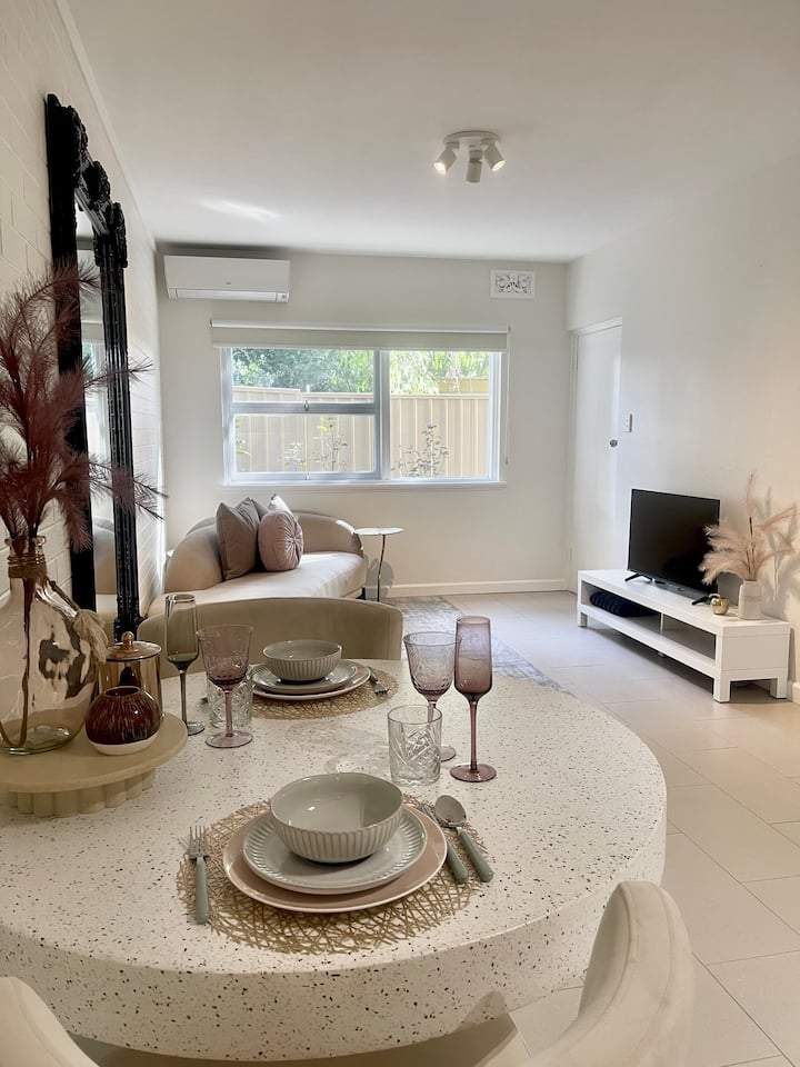 One Bedroom Steps From The City - Perth