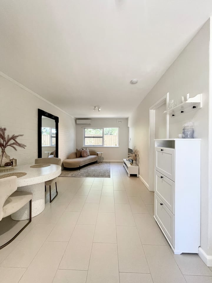 One Bedroom Steps From The City - Western Australia