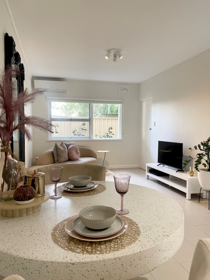 One Bedroom Steps From The City - Perth