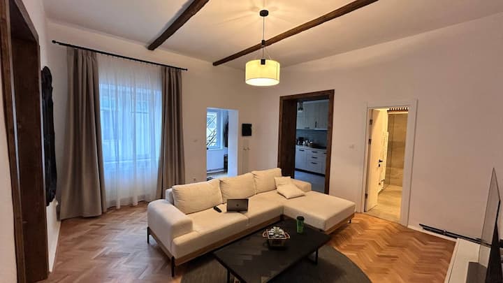 Old Town Guest House Of The Hillock - Ocna Sibiului