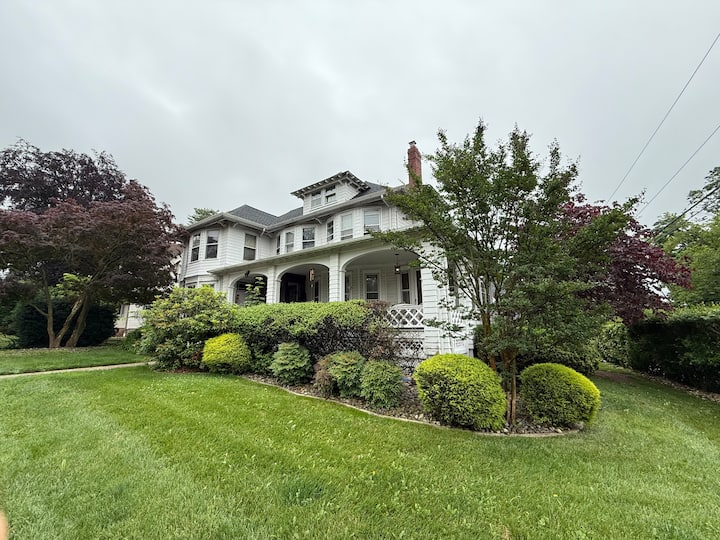 Old World Charm + Modern Luxury-3 Rooms Available - New Brunswick