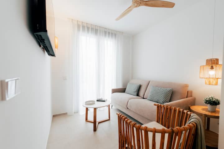 Quiet Apartment Near Valencia · Pool & Parking - Mislata
