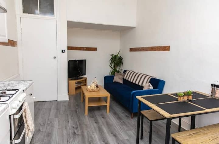 Complex Suite - Glasgow