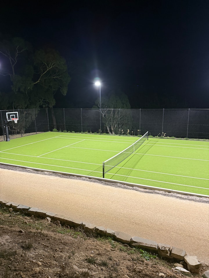 Sweeping Views, Secluded Luxury, Tennis Court - Stirling