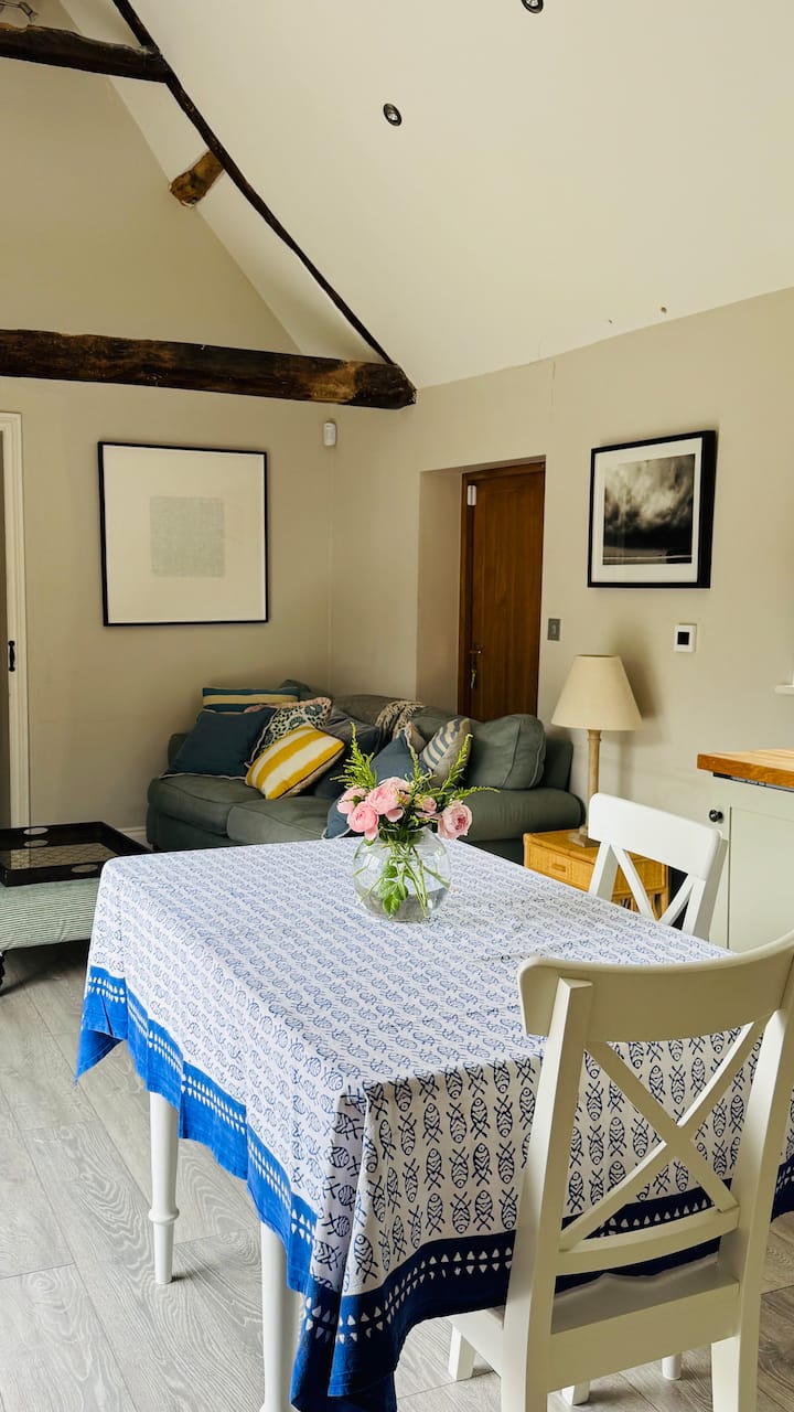 A Barn Conversion In A Picturesque Village - Wantage