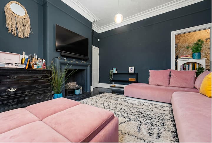 Stylish, City Hideaway - Pet + Group Friendly - Cardiff