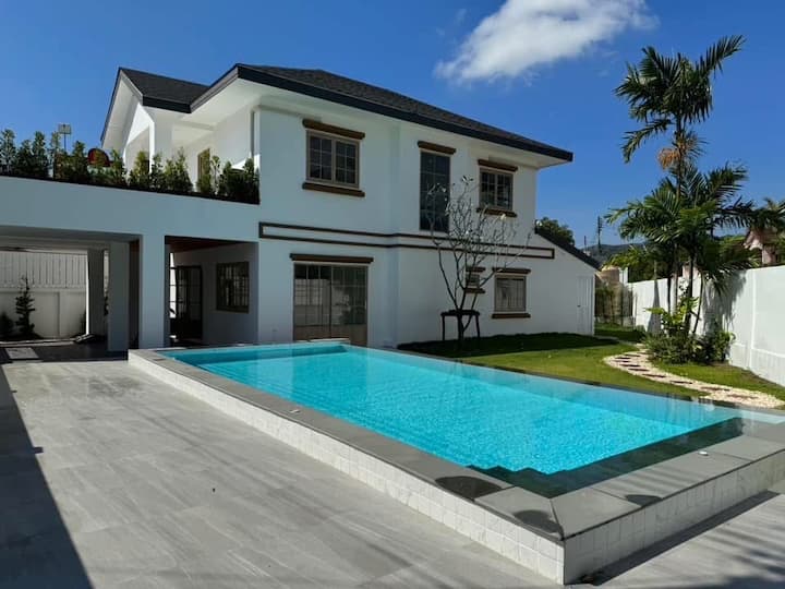 Jaai Chalong: A Cozy Pool Villa Near Bcis - Phuket