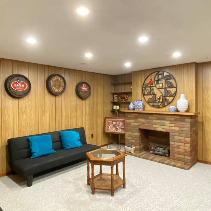 Spacious And Quiet Cottage Style Entire Basement - Oakville