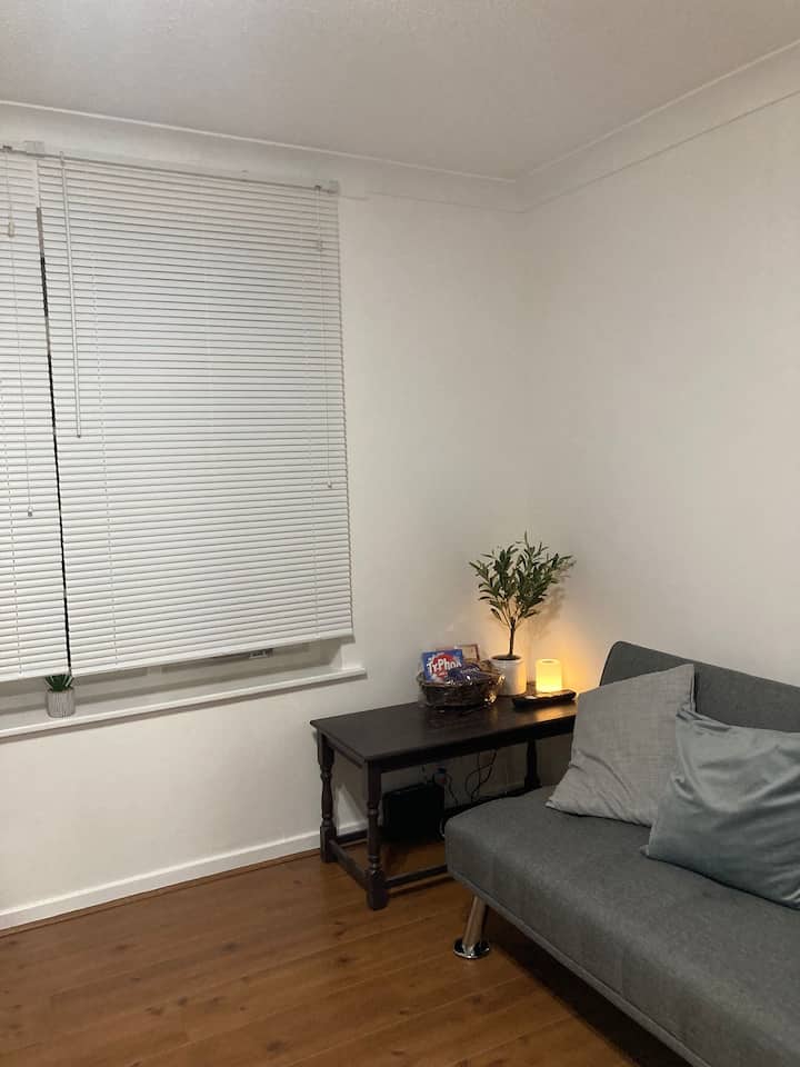 Large Modern 1 Bed Flat 30 Mins To London Zone 1 - 엡솜