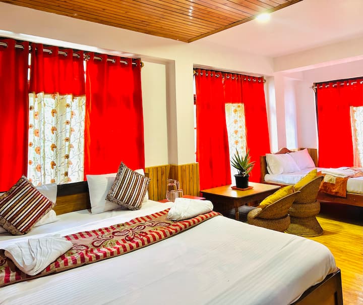 Charming Room With Peaceful Garden View - Namchi