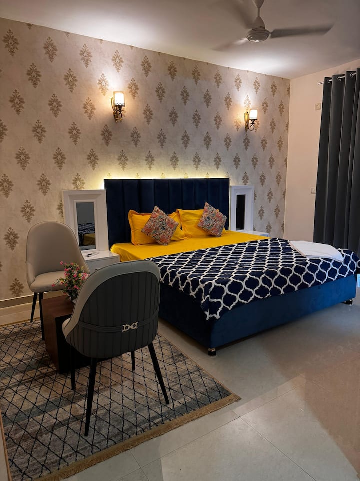 Zoomstay - 3bhk Poolside Suite 2 - Lucknow