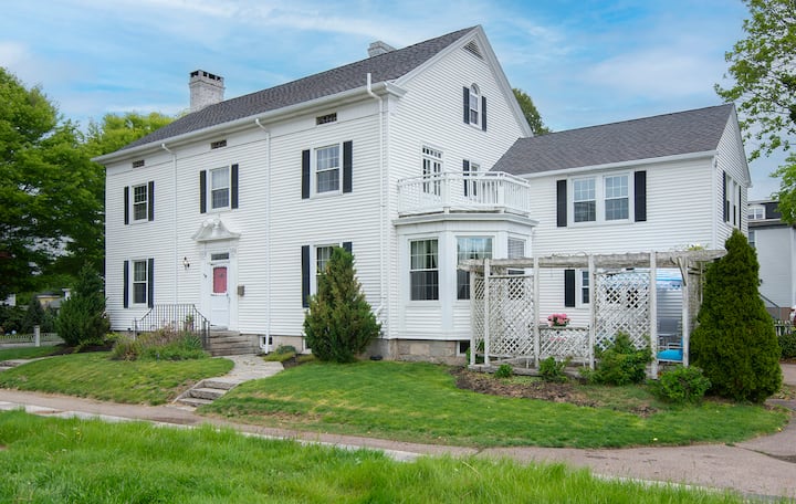 Chateau Elm - Watch Hill, RI