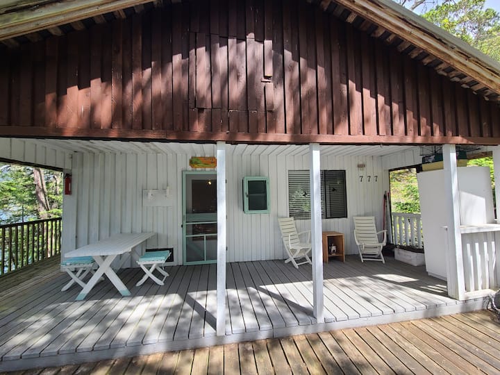 Quaint Boat Access Cabin - Salt Spring Island
