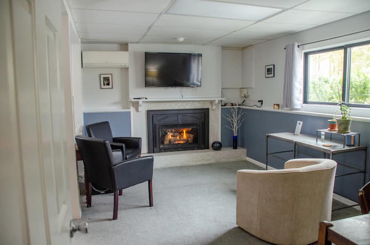 Studio 46 ~ Spacious South-end Studio Apartment - Burlington, VT