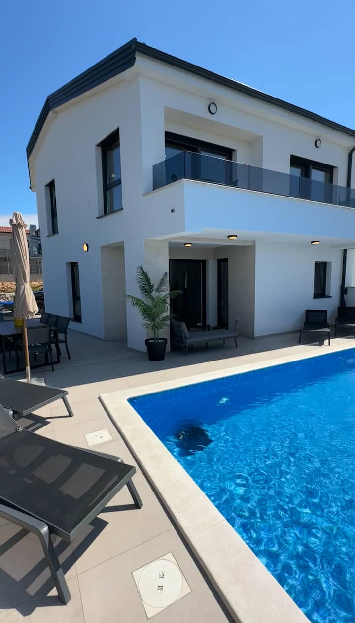 Luxury 5-star Villa Amore With Sea View & Pool - Malinska