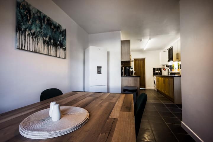 Spacious 4 Bed / Free Parking - Southampton