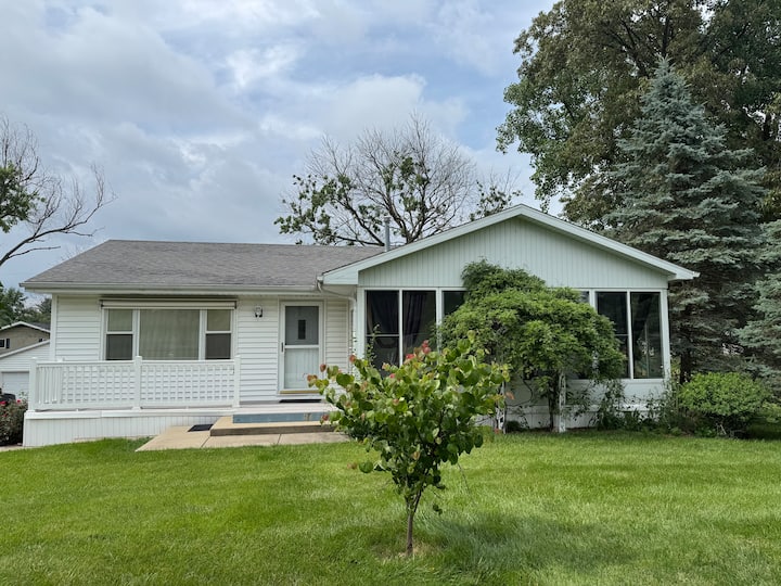 Quiet 3br Home With Basement - Decatur, IL