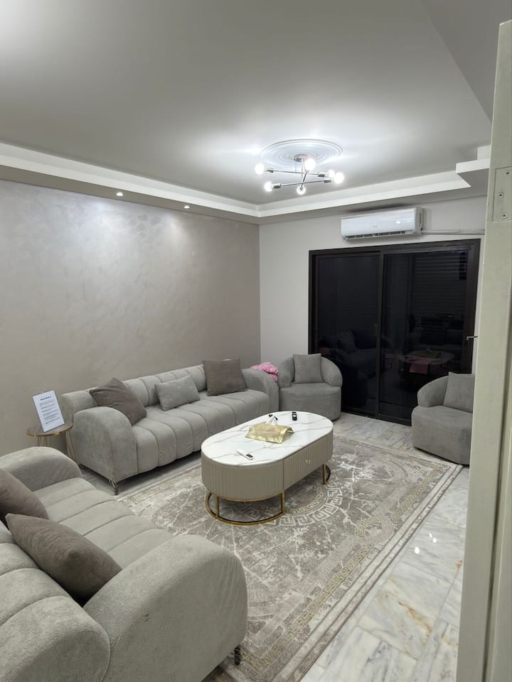 Monroe Modern Apartment - Patio, 24 Hr Electric - Beyrouth