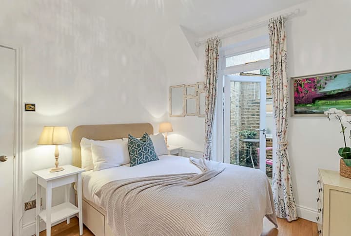 Comfortable Double Bedroom : W12 - Londres
