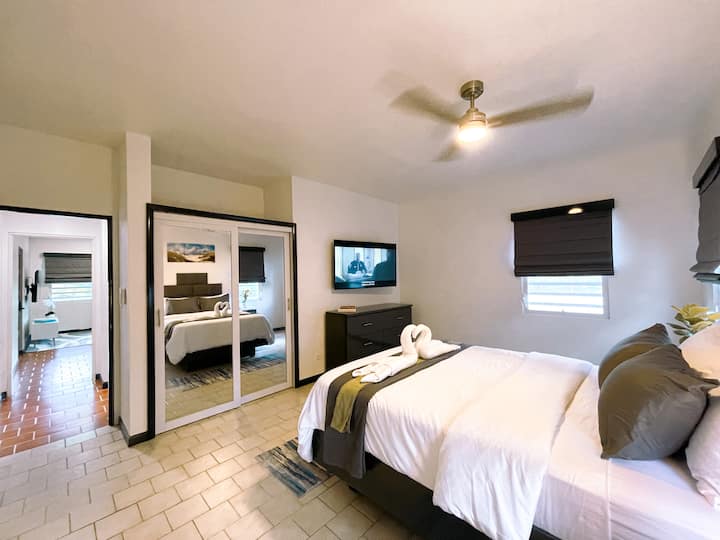 Deany’s Uptop Luxury Suite 1 - Anguilla