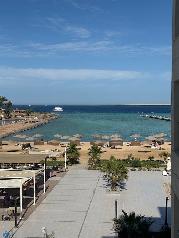 First Row Panoramic Beachfront Apartment - Hurghada