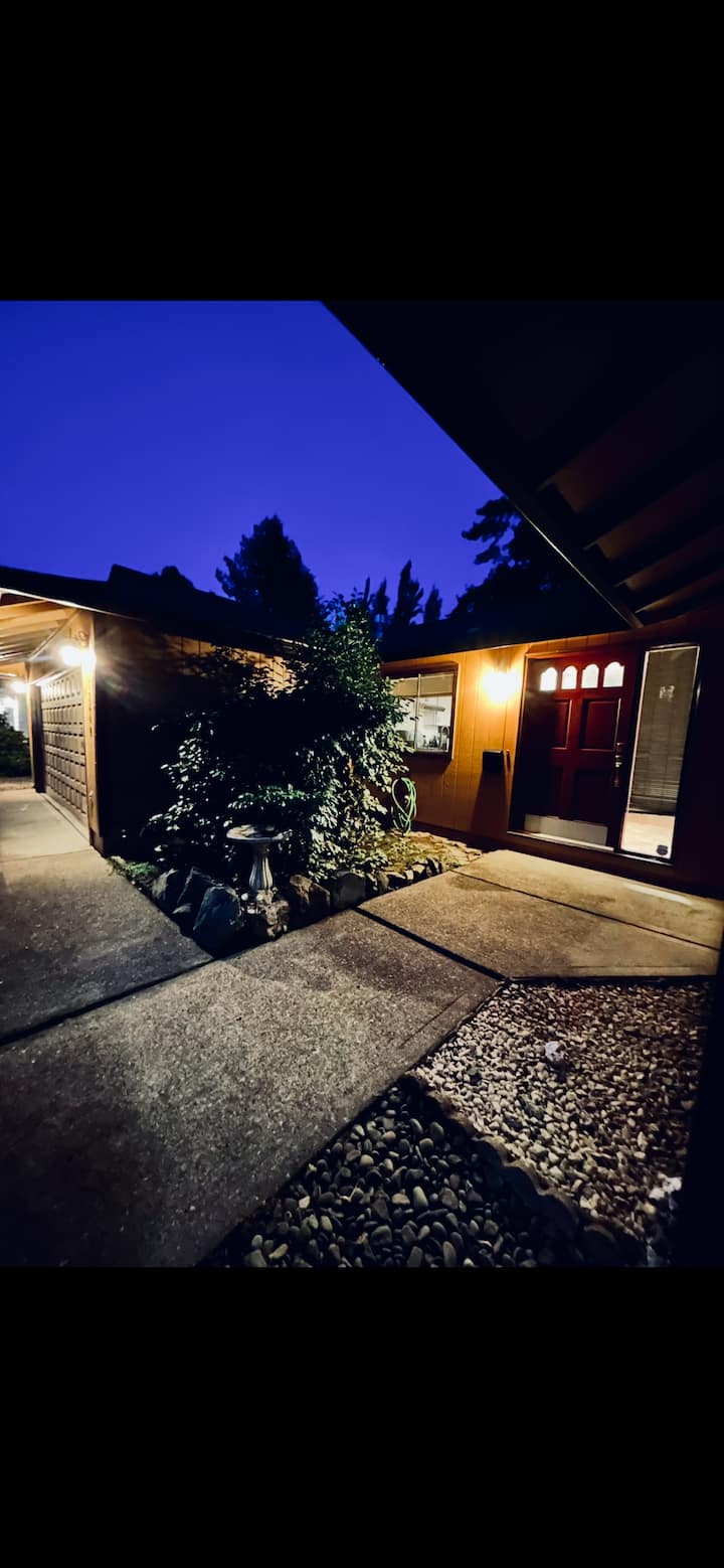 Relaxing And Enjoyable Home - Beaverton, OR