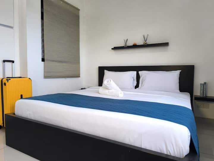 Mm Couple Cozy Comfort King Bed Netflix By Stay - Gelang Patah