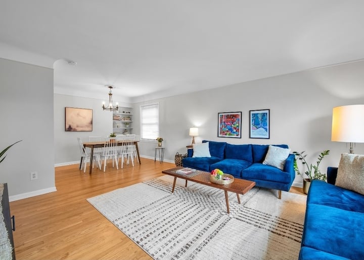 Elegant, Artsy Home In N. R Oak! - Oak Park, MI