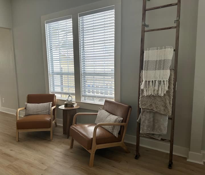 Mt Views & Modern Comfort - 隆波克