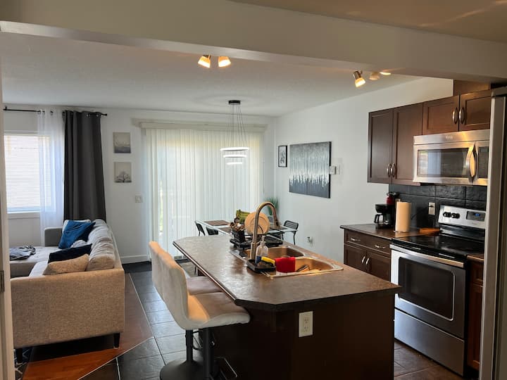 Stay With Sinclair, Room 2 - Edmonton