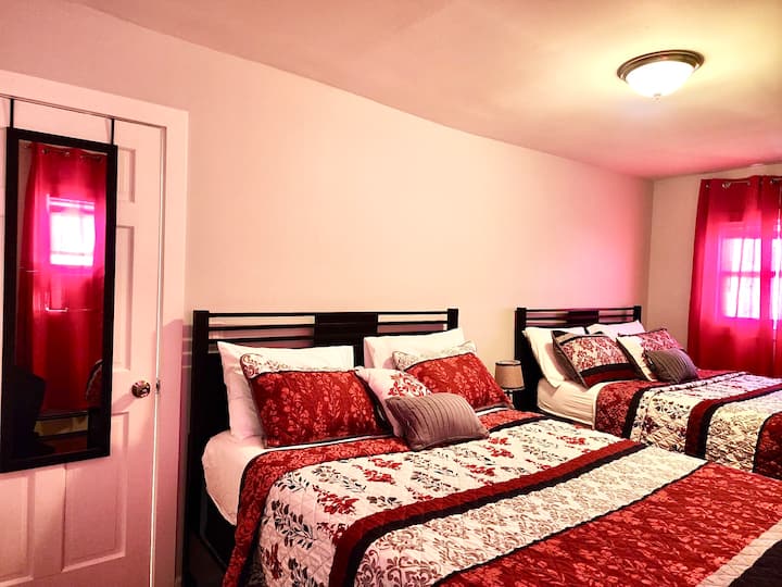 Red Rm / 5 Mins Drive From Yale - New Haven, CT