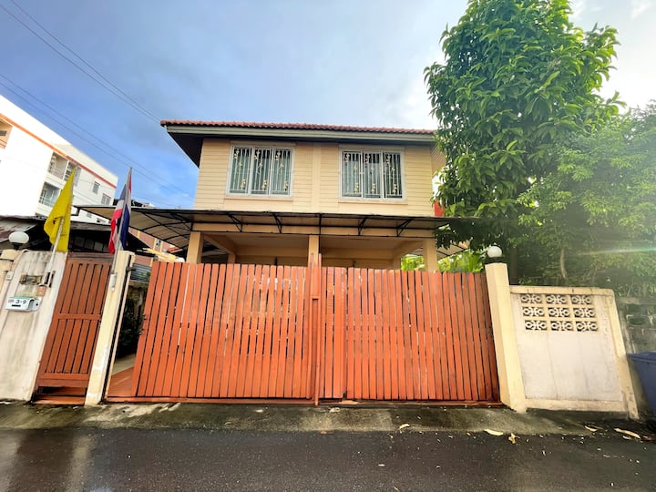 Live Thai Local House,airportdmk,bts5min,breakfast - Thailand